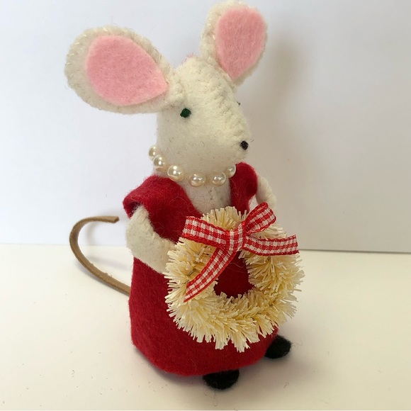 CYNTHESIS | Holiday | Christmas Mouse Ornament With Wreath Red Dress ...